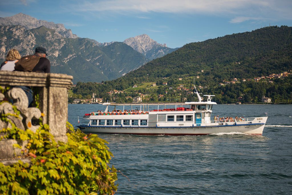 Discover the ferry boats and their sailing routes on Lake Como